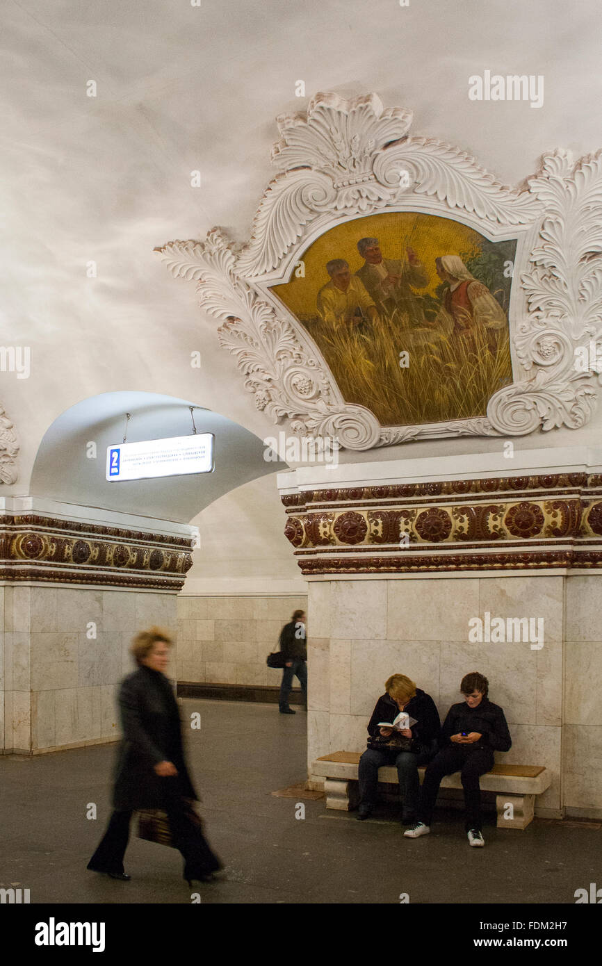 Kievskaya metro station platform, Moscow, Russia Stock Photo - Alamy