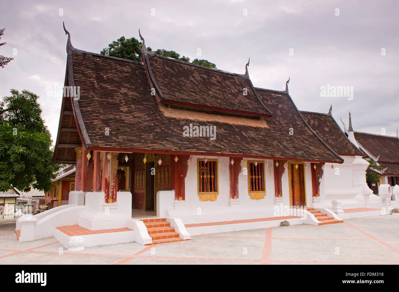 Luang prabang temples hi-res stock photography and images - Alamy
