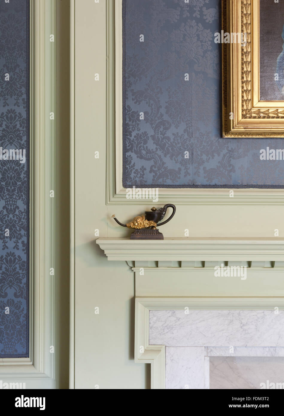 Roman oil lamp hi-res stock photography and images - Alamy