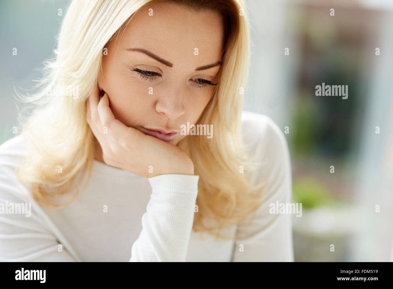 Woman looking anxious Stock Photo - Alamy