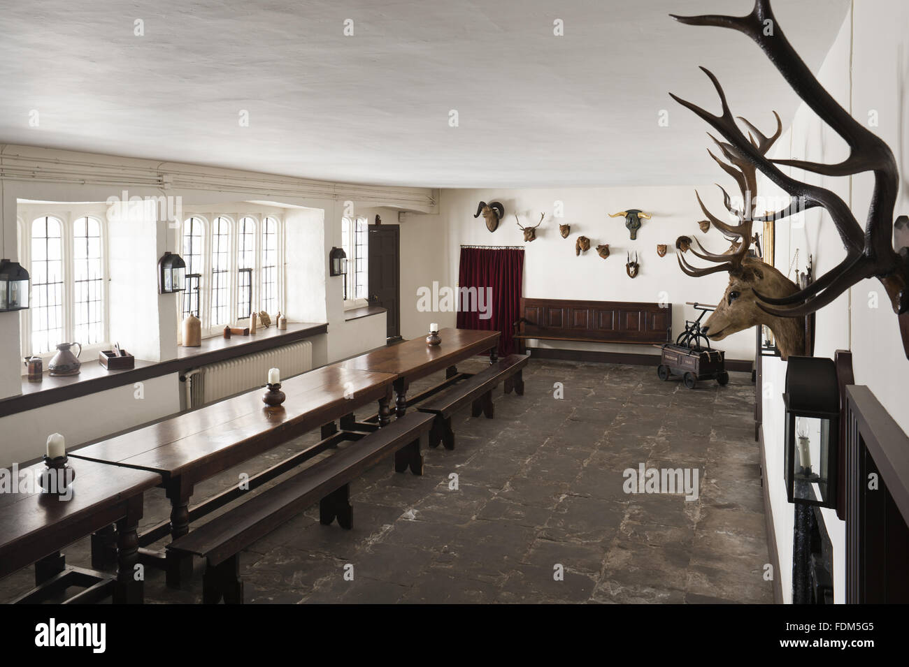 Country house servants hi-res stock photography and images - Alamy