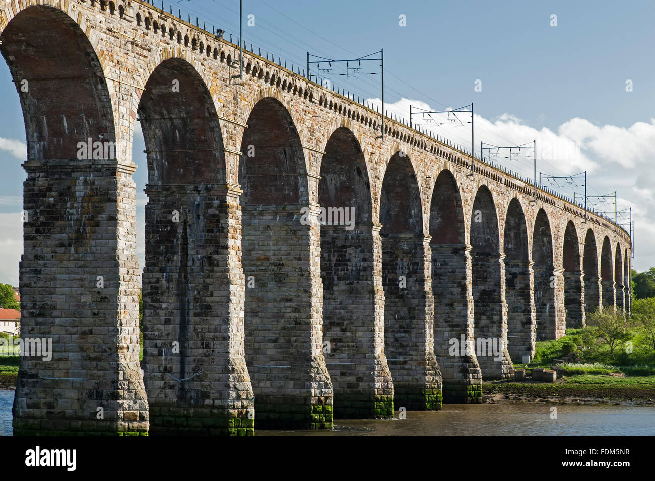 Royal Border Railway Viaduct (1850) and River Tweed, Berwick-upon-Tweed ...