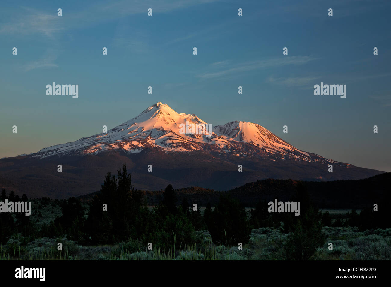 CA02669-00...CALIFORNIA - Mount Shasta and Little Shastina viewed from ...