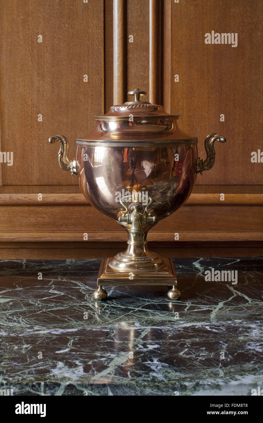 Urn room hi-res stock photography and images - Alamy