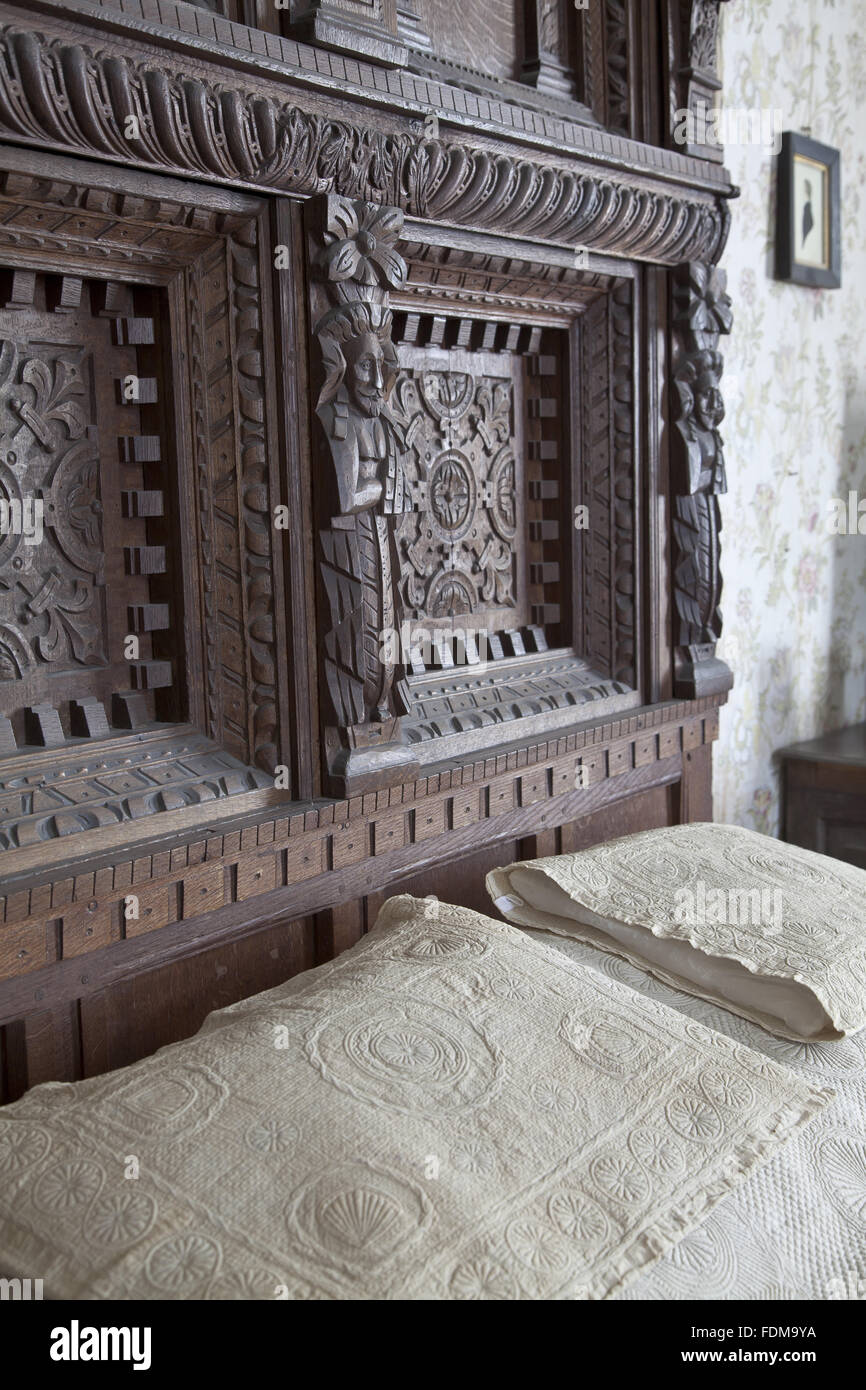 The headboard of the bed in the Cavalier Room at Chastleton House ...