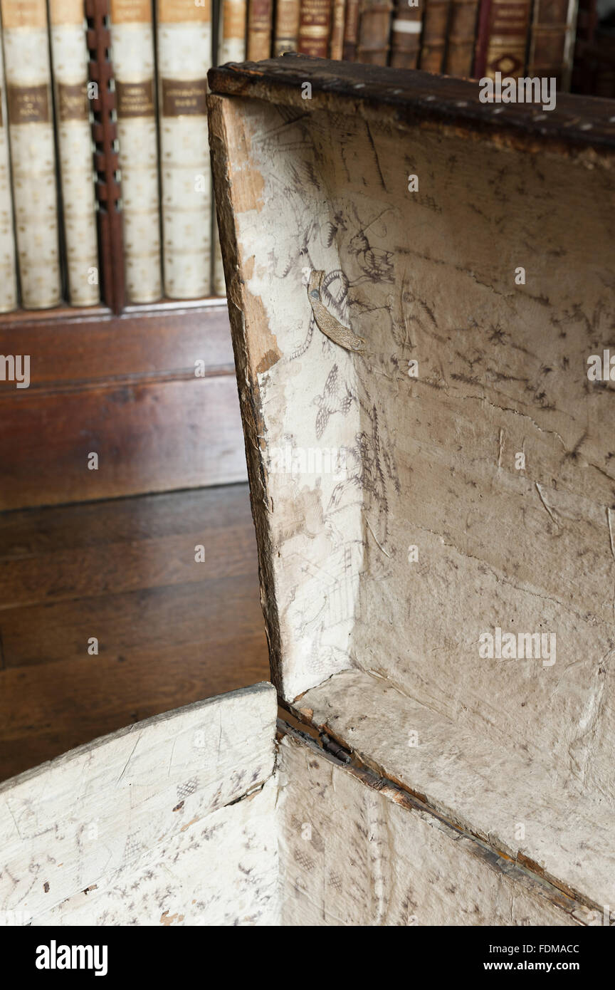 Inside library hi-res stock photography and images - Alamy