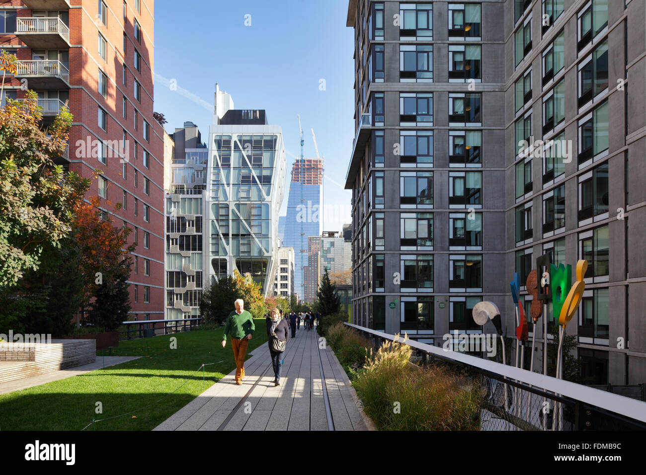 Building adjoining park scenery hi-res stock photography and images - Alamy