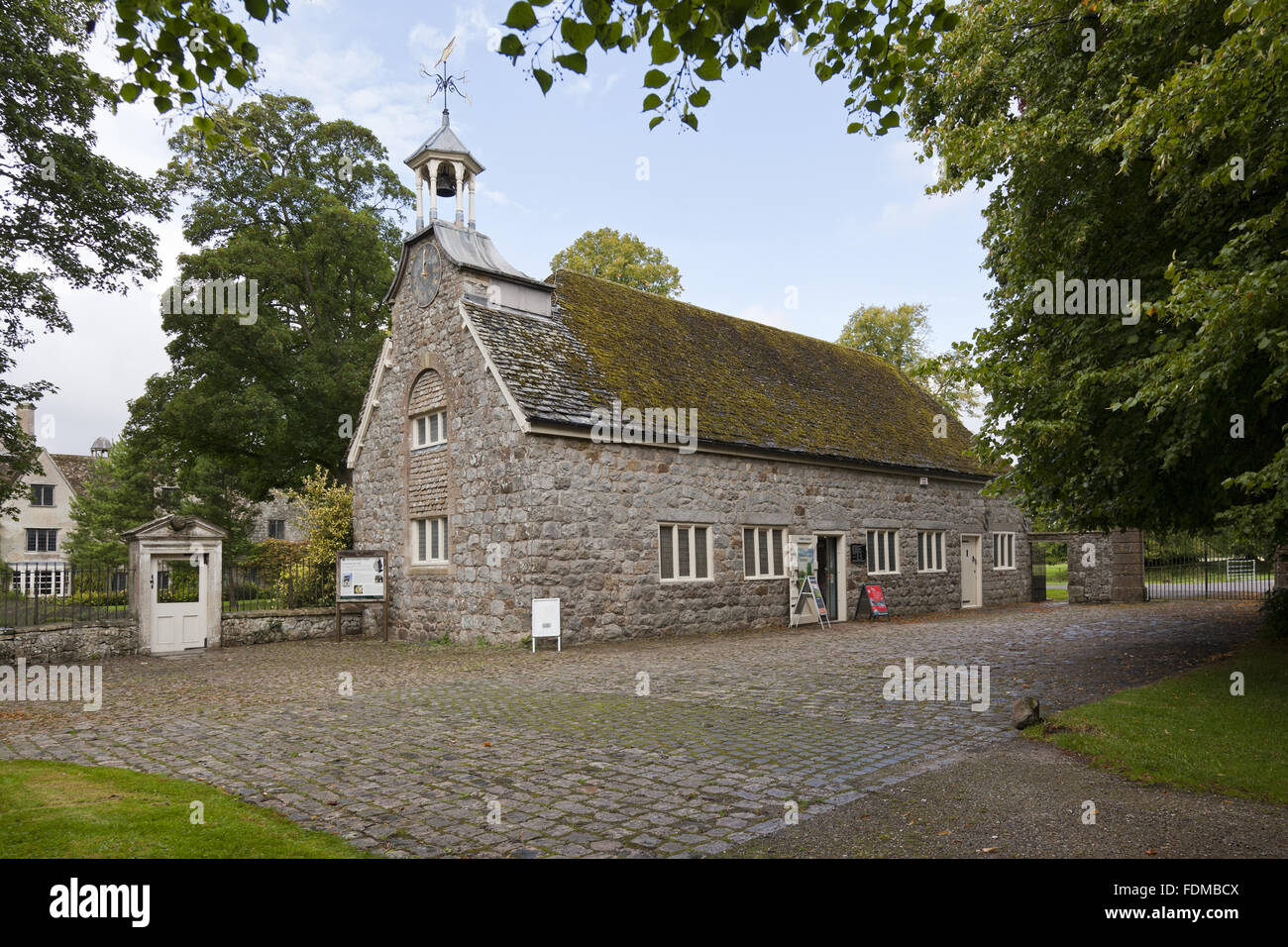 Stable gallery hi-res stock photography and images - Alamy