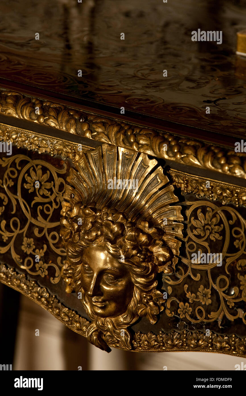 Early 18th century english furniture hi-res stock photography and ...