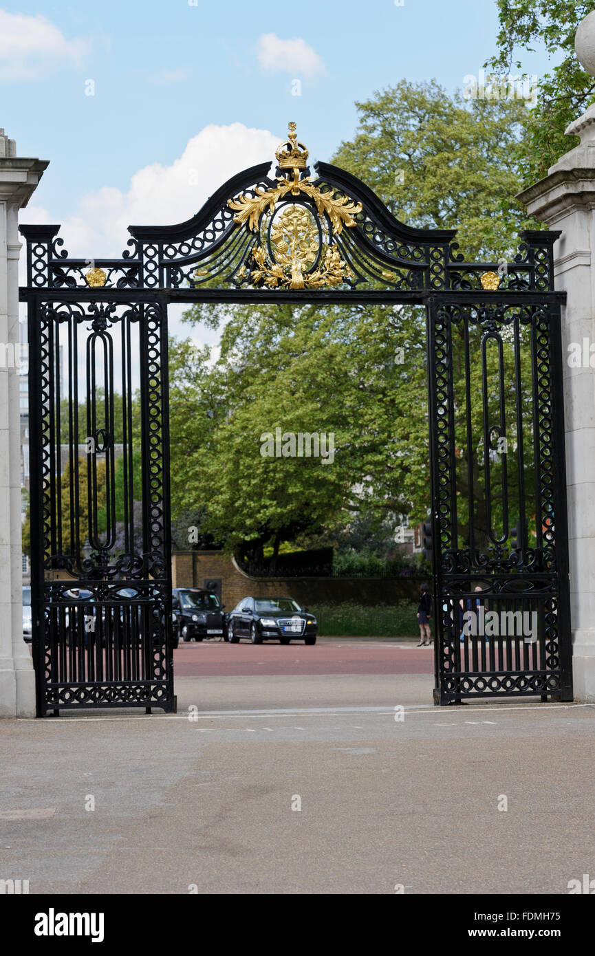 Hyde park gate london uk hi-res stock photography and images - Alamy