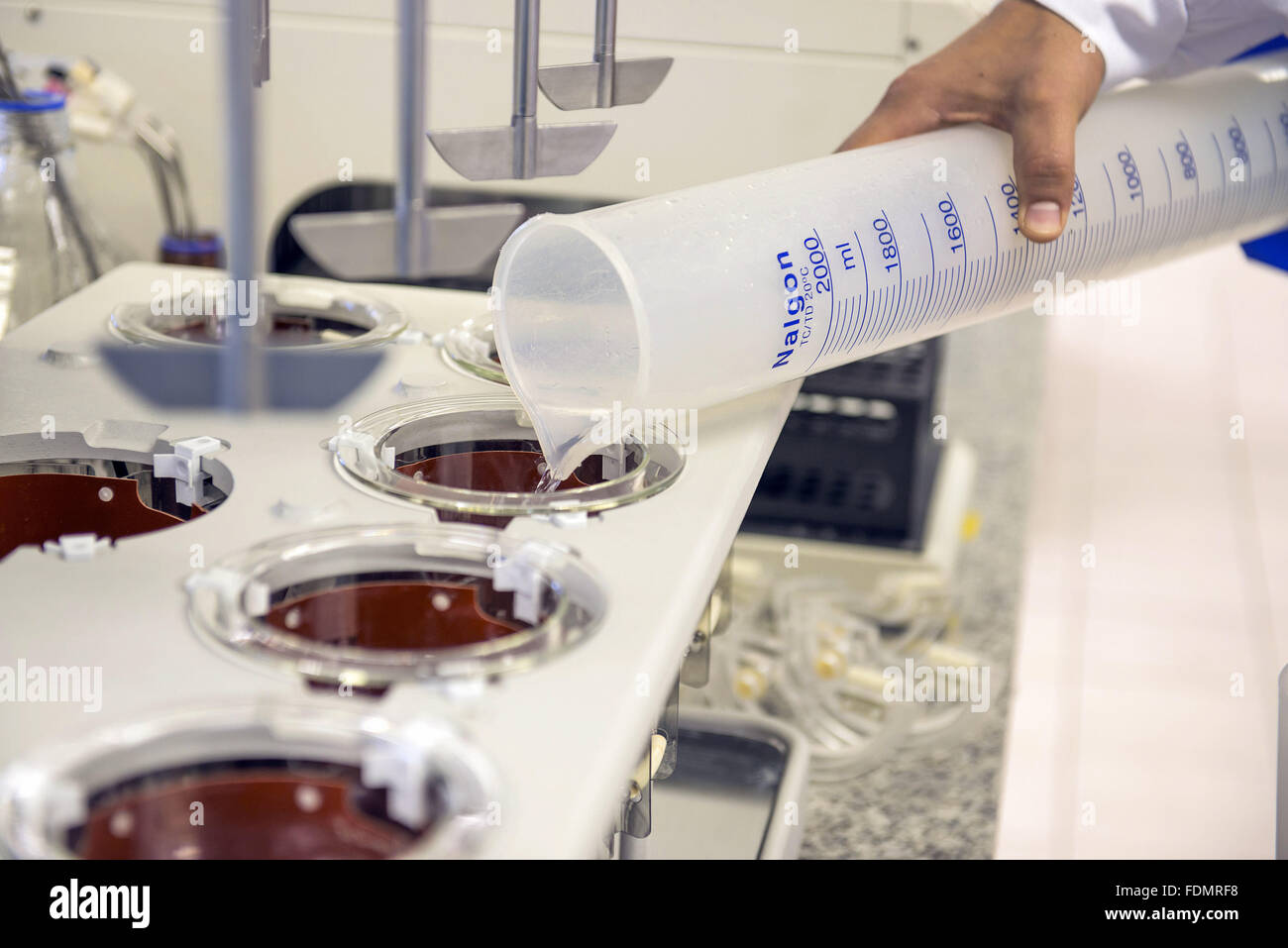 Inside view of pharmaceutical industry research laboratory Stock Photo ...