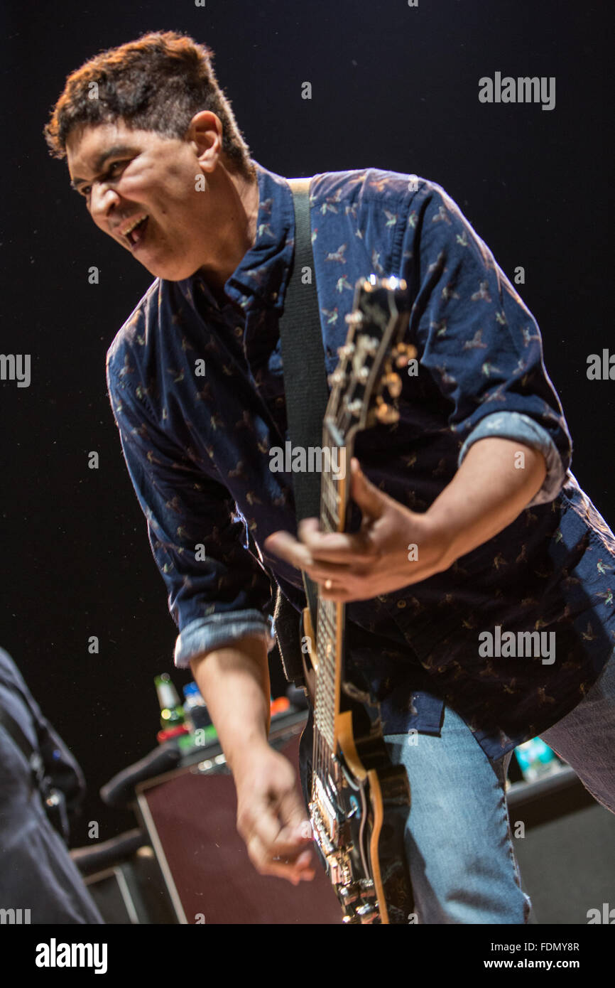 Pat smear foo fighters hi-res stock photography and images - Alamy