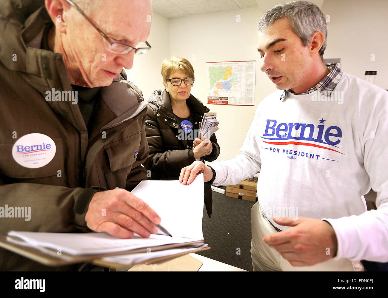 Davenport, Iowa, USA. 23rd Jan, 2016. Dr. David Staub, left, of ...