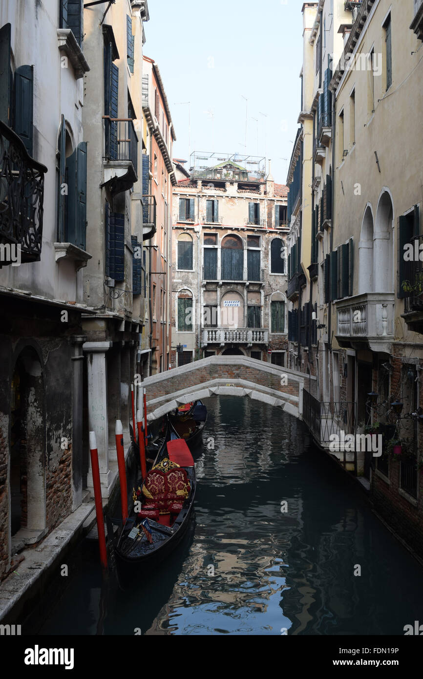THE BRIDGE OF SIGHS FROM ARCH BRIDGE IN VENICE ITALY EUROPE Stock Photo ...