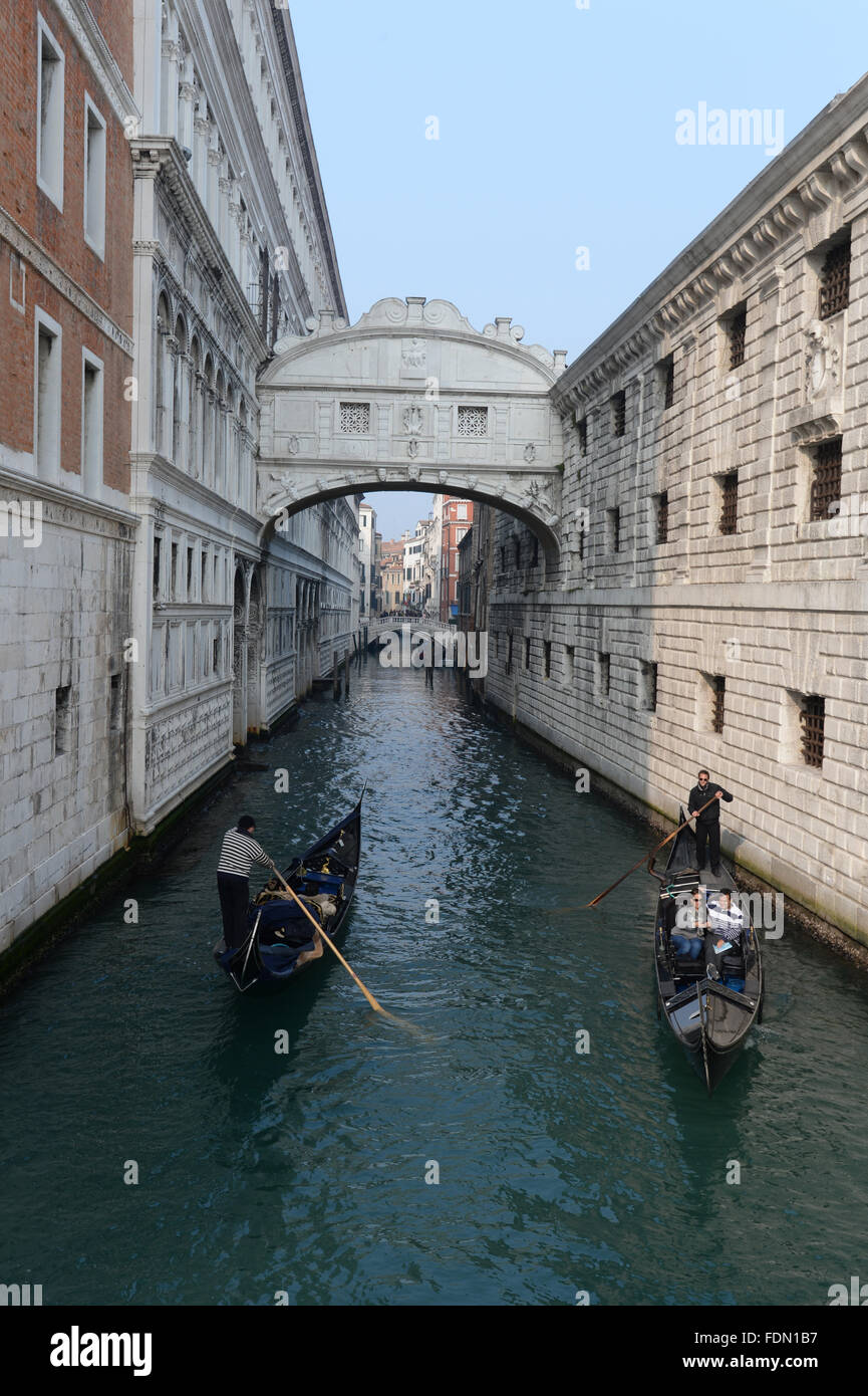 THE BRIDGE OF SIGHS FROM ARCH BRIDGE VENICE ITALY EUROPE Stock Photo ...