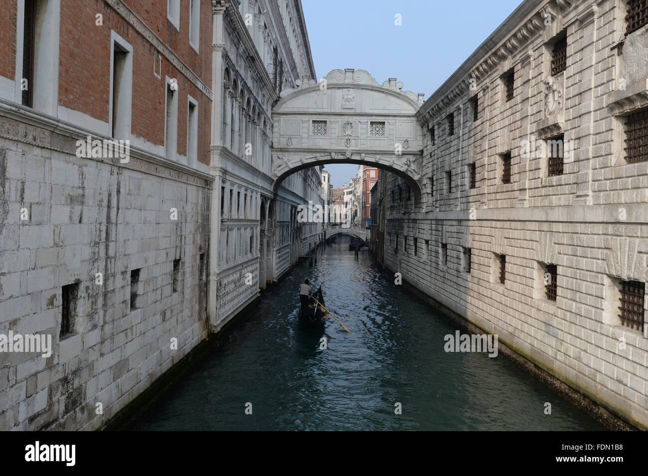 THE BRIDGE OF SIGHS FROM ARCH BRIDGE VENICE ITALY EUROPE Stock Photo ...