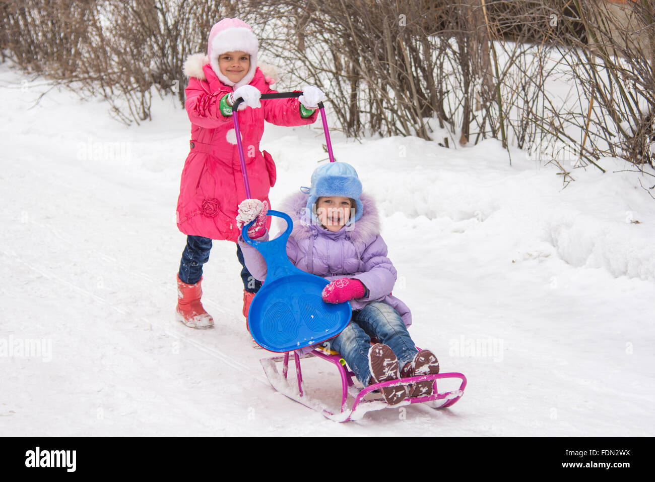 Two girlfriends on holiday hi-res stock photography and images - Alamy