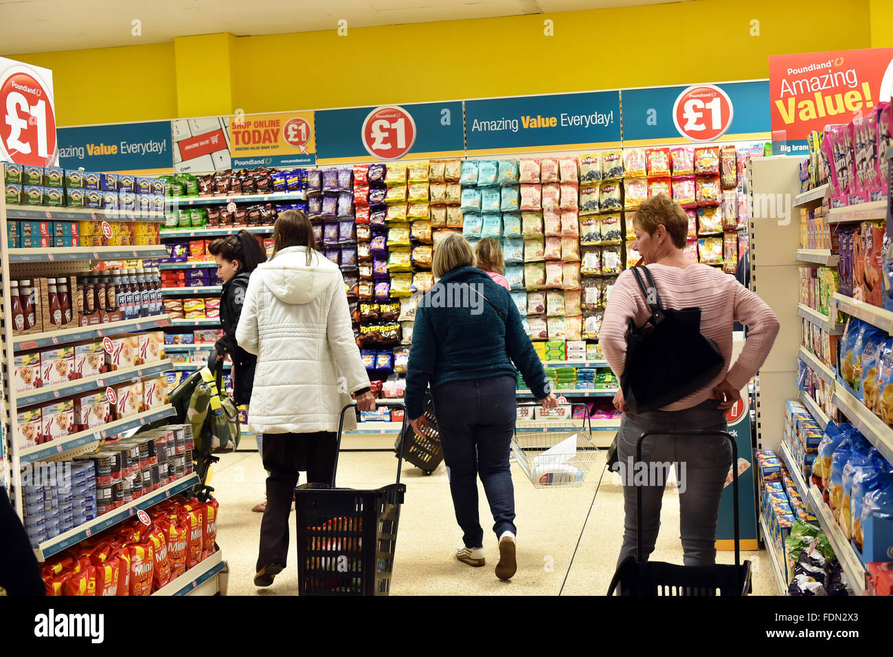 Pound store hi-res stock photography and images - Alamy