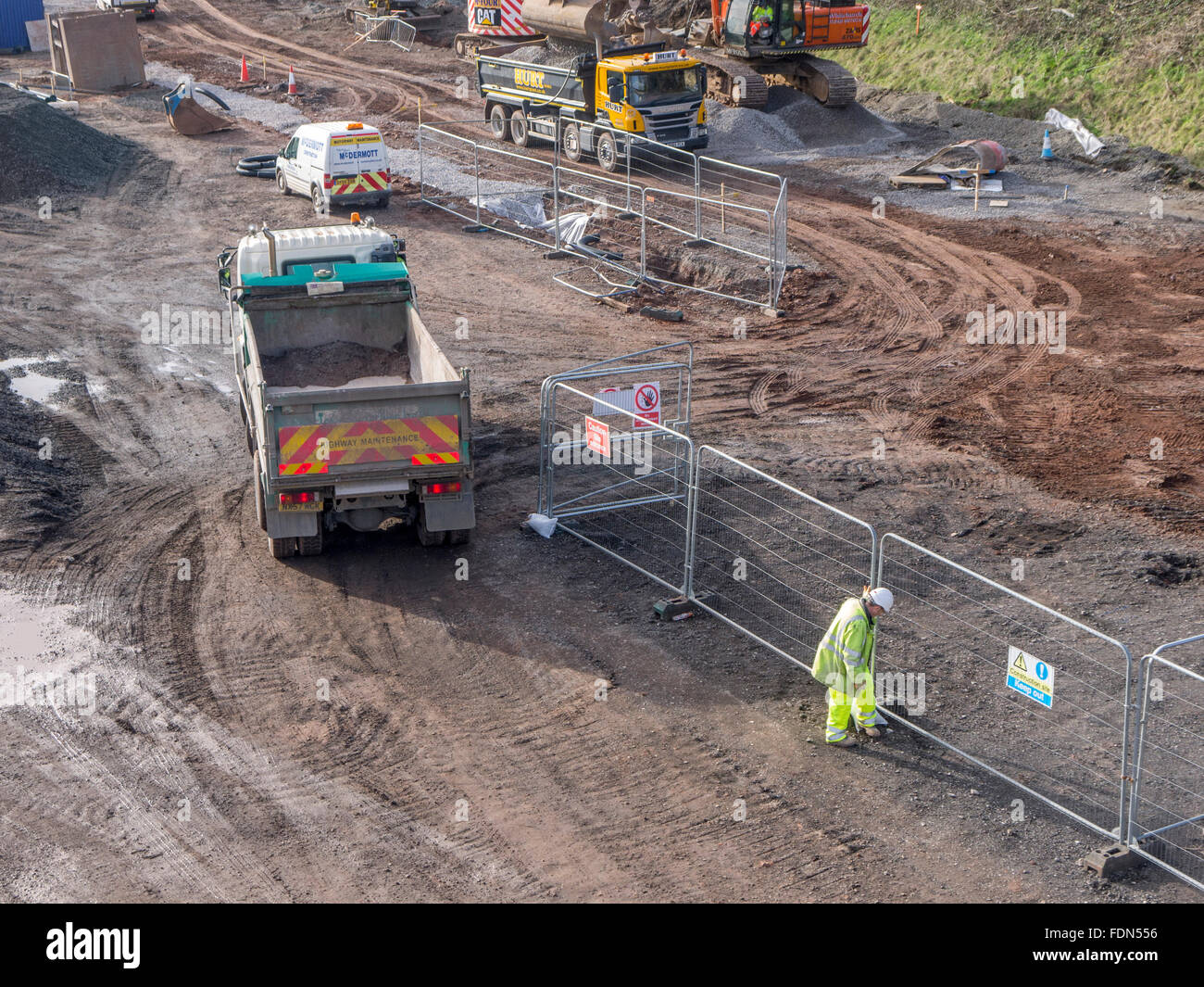 Truck lorry digger fence hi-res stock photography and images - Alamy