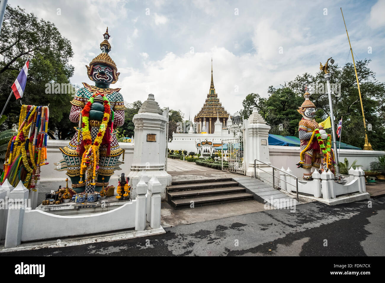 Wat Phra Phutthabat temple main entrance Stock Photo - Alamy