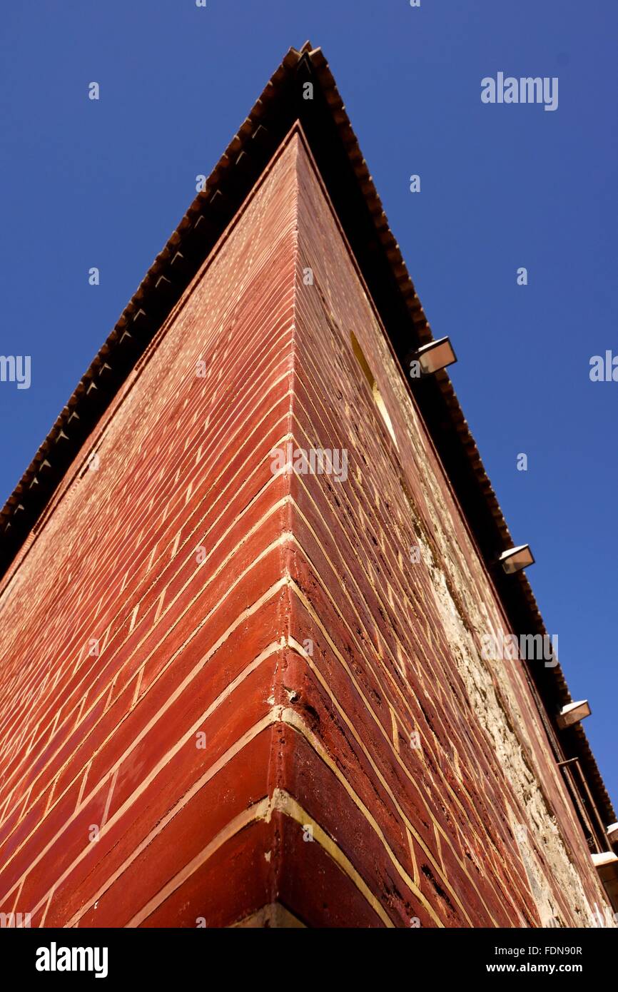 Acute angle building hi-res stock photography and images - Alamy