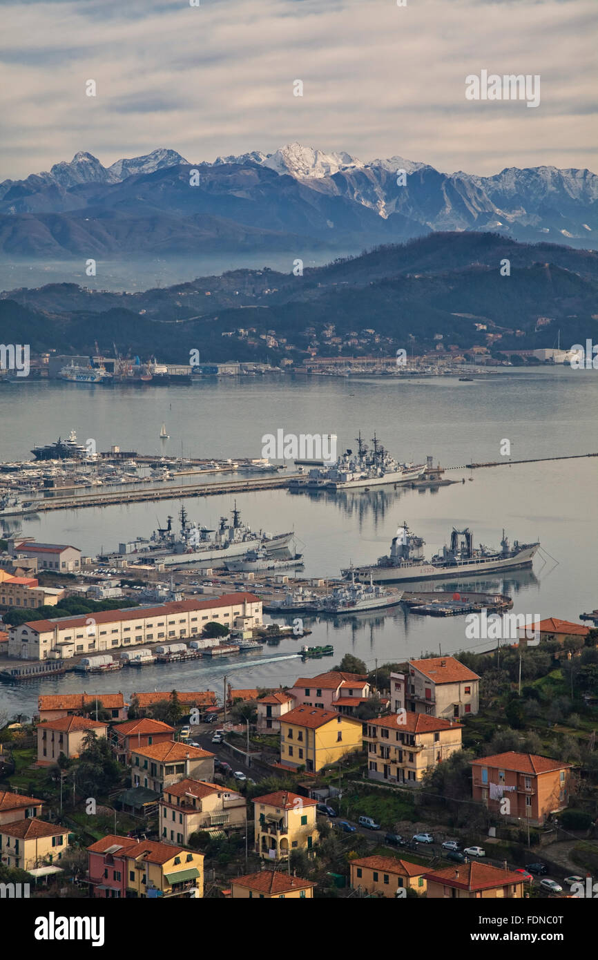 Panorama historic buildings ships hi-res stock photography and images ...