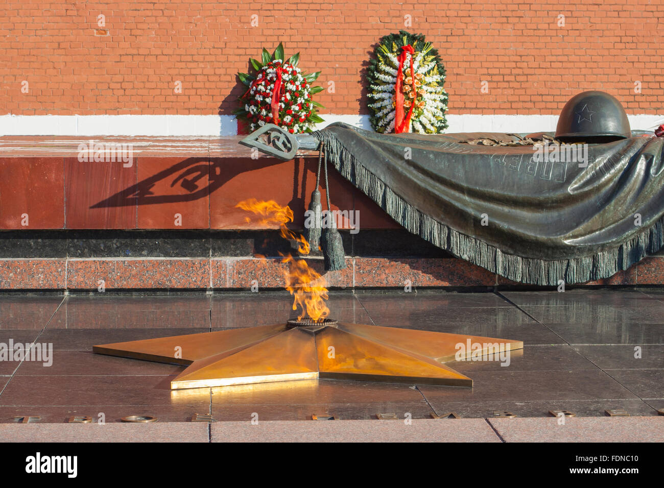 Eternal flame at the Tomb of the Unknown Soldier by the Kremlin wall in ...
