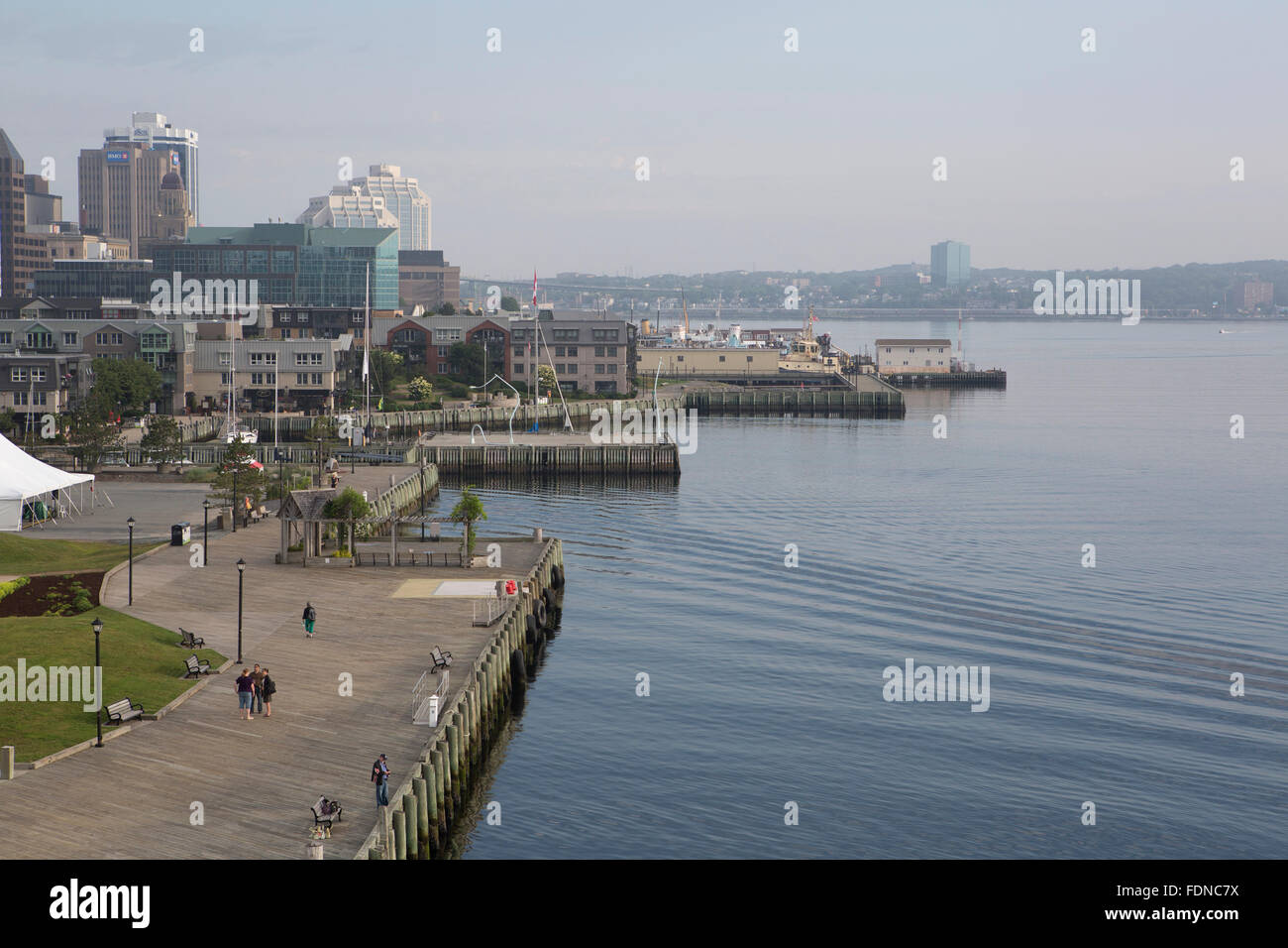 Wharves wharf hi-res stock photography and images - Alamy