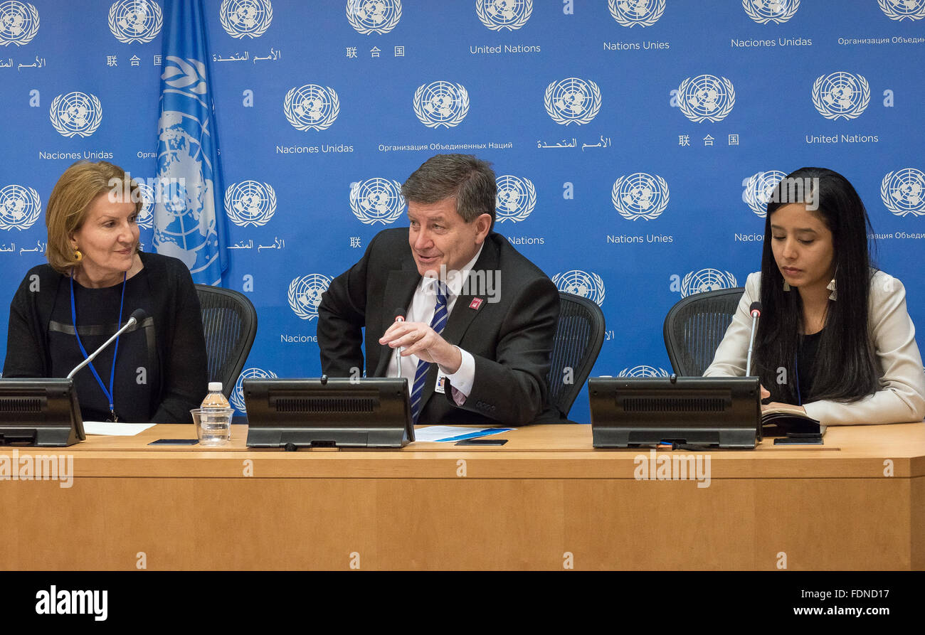 Un sustainable development goals youth hi-res stock photography and ...