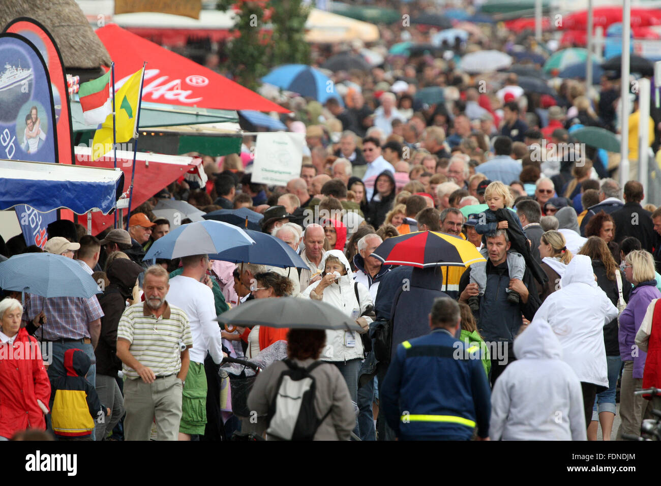German people street hi-res stock photography and images - Alamy