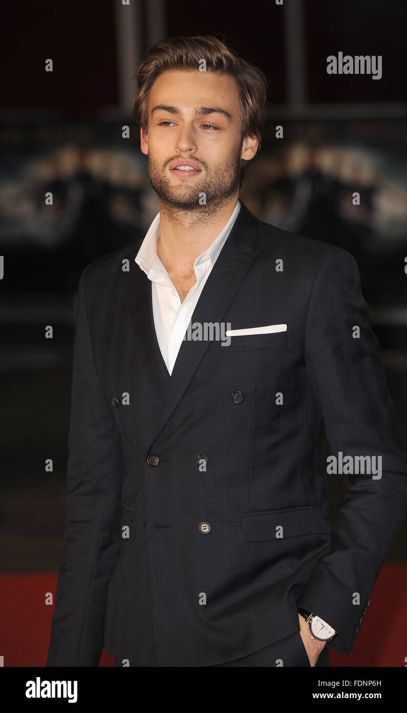 Douglas booth 2016 hi-res stock photography and images - Alamy