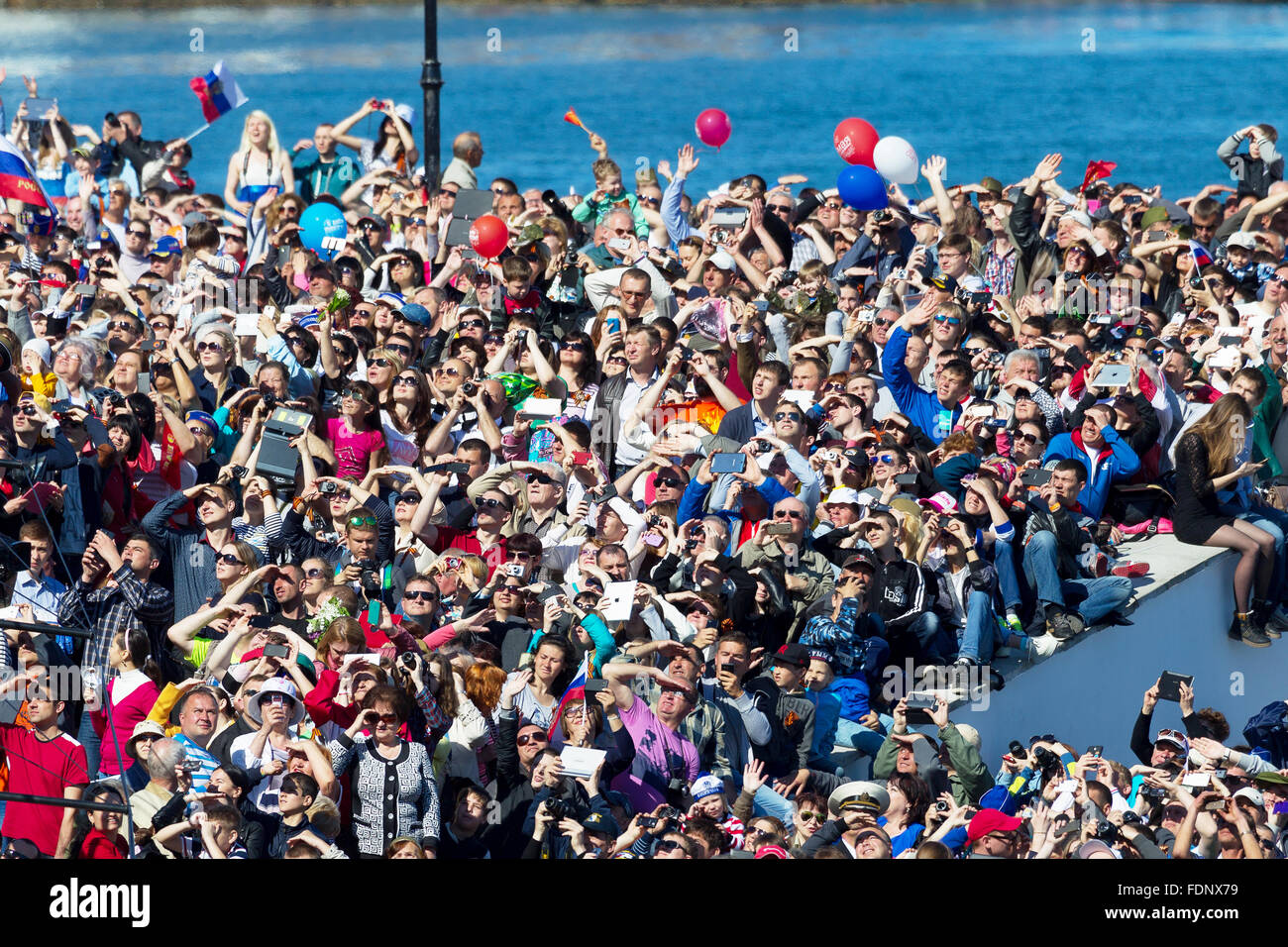 People watching parade hi-res stock photography and images - Alamy