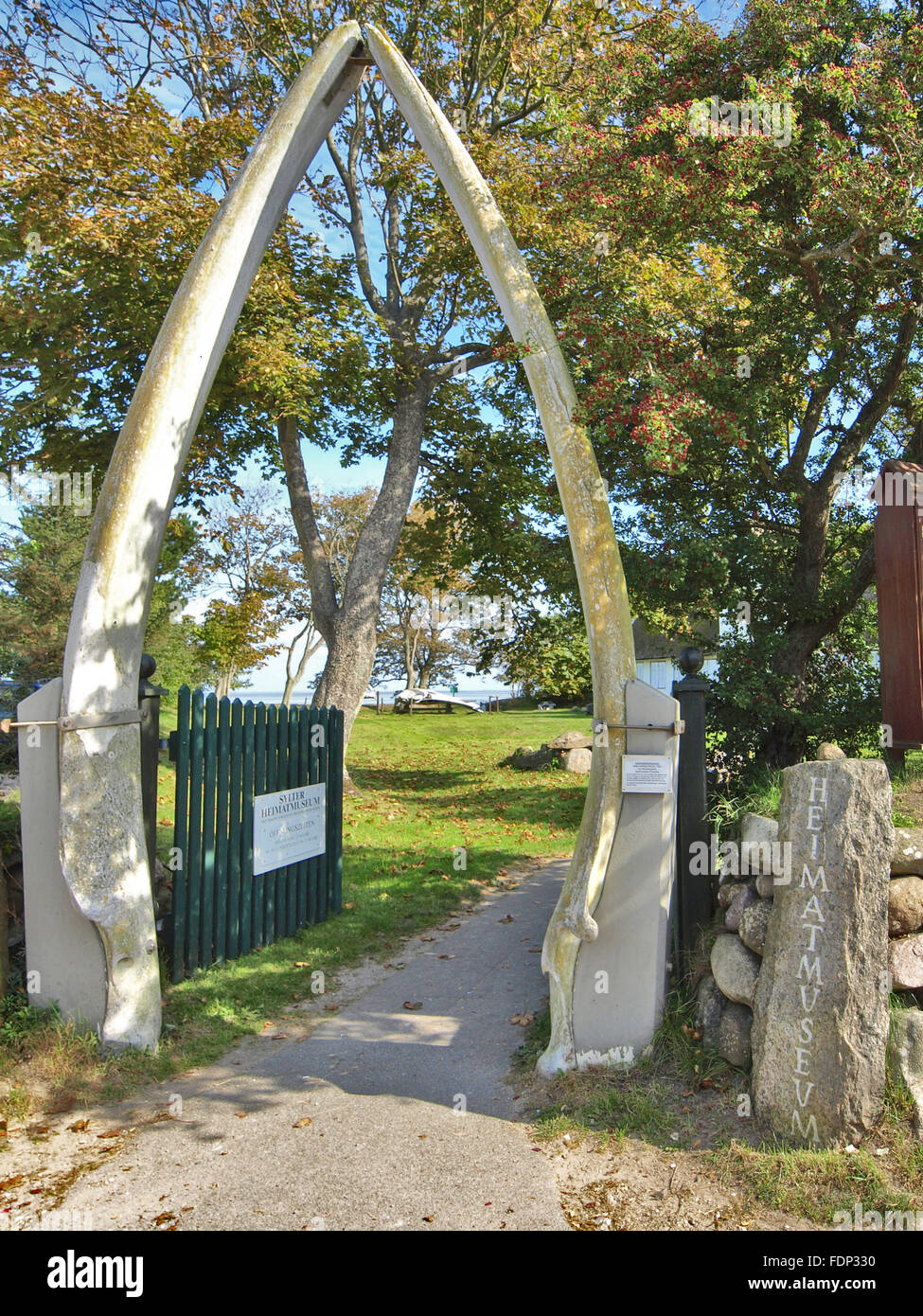 Whale jaw bones gate hi-res stock photography and images - Alamy