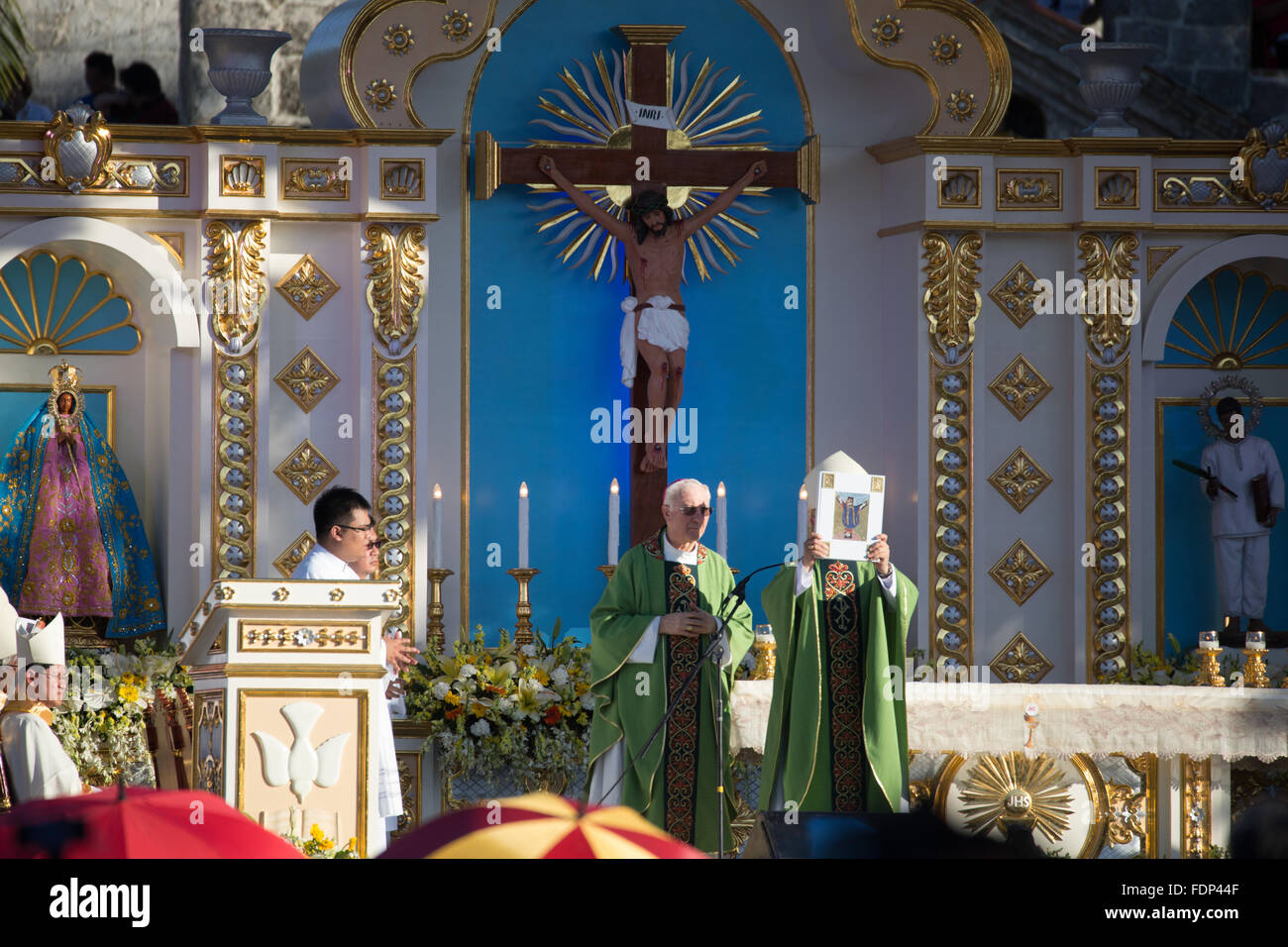Thousands of Roman Catholic Filipinos attend an open air mass during ...