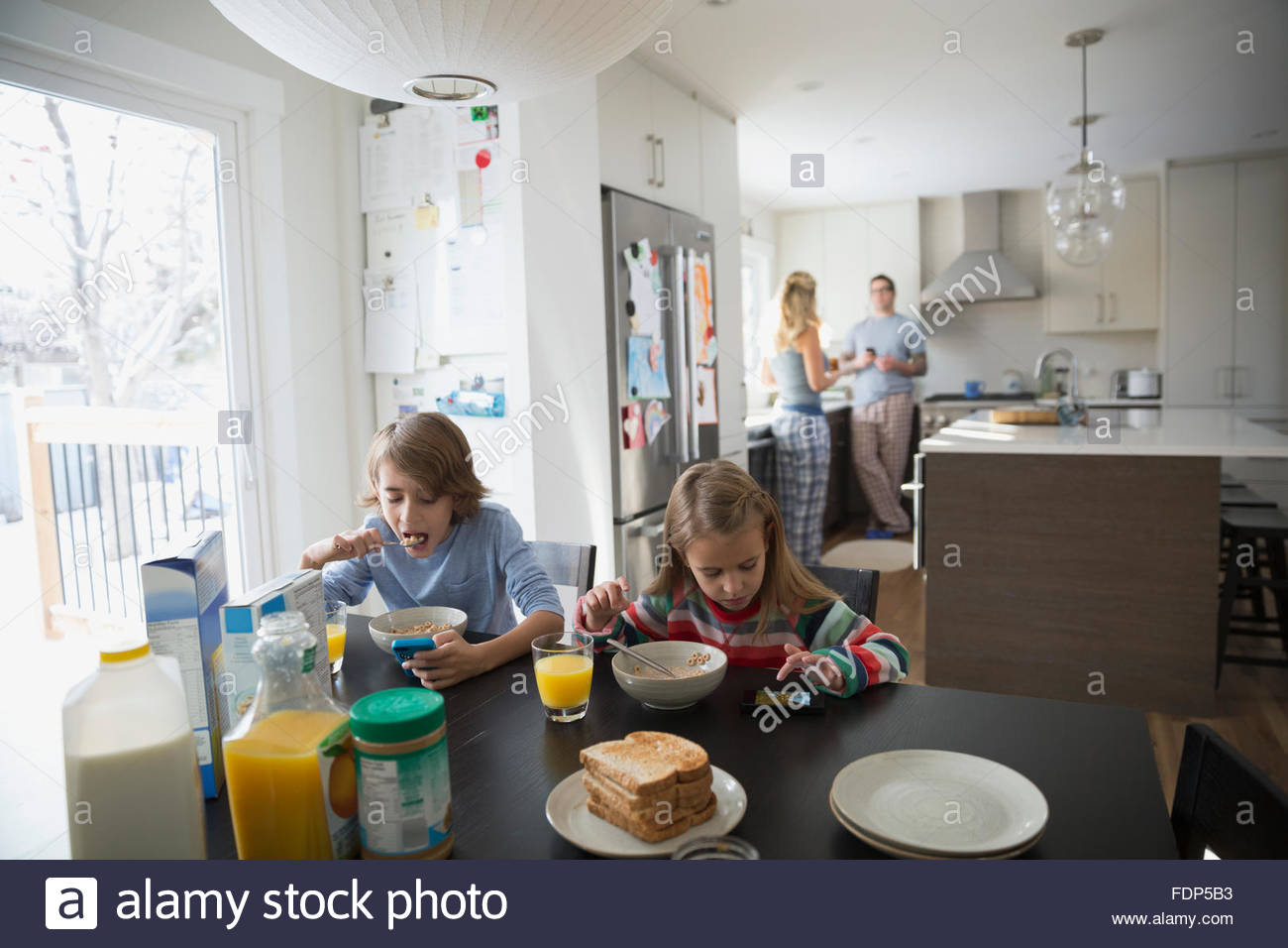 Breakfast table cereal family hi-res stock photography and images - Alamy