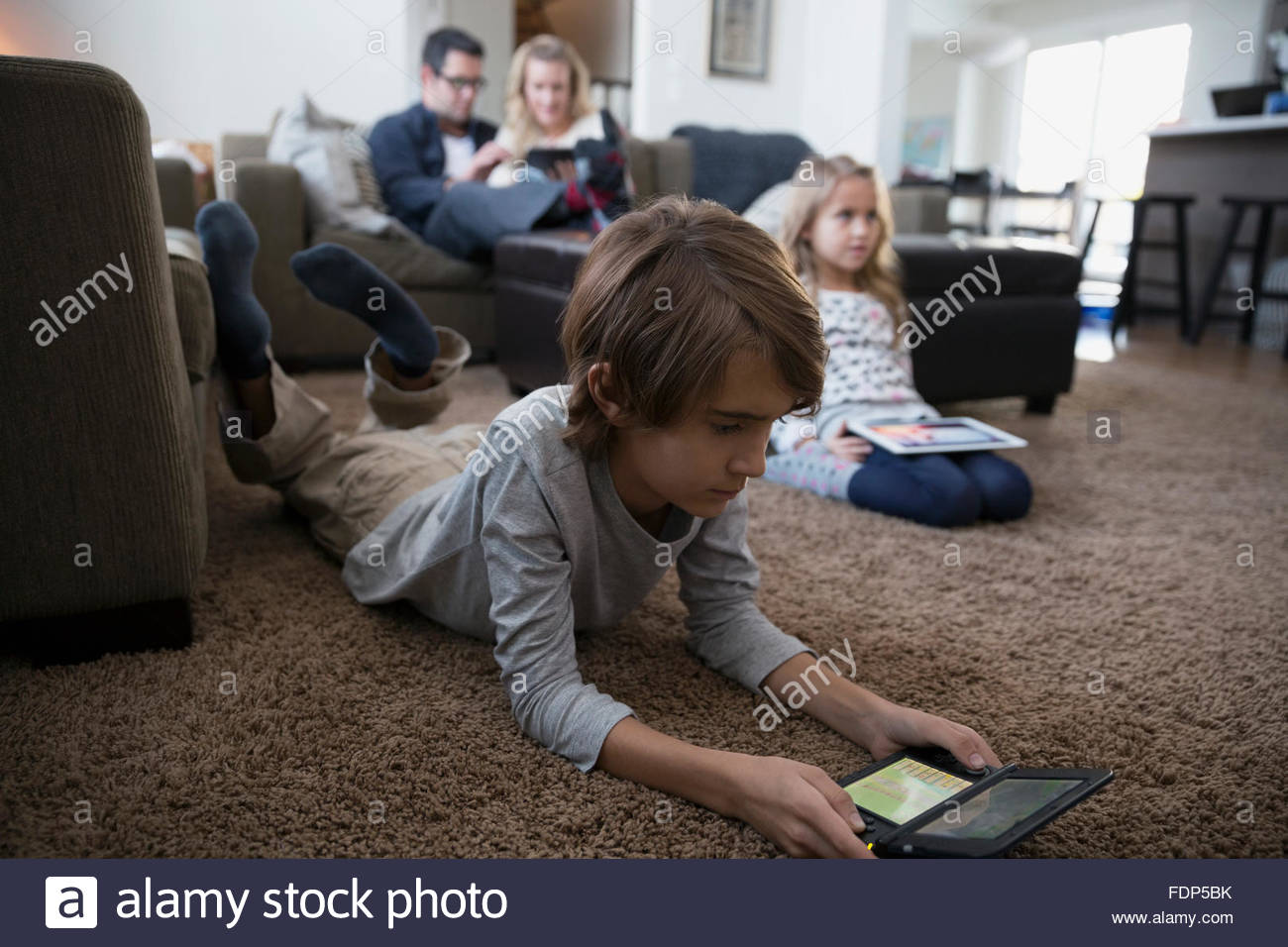 Man playing video game wife hi-res stock photography and images - Alamy