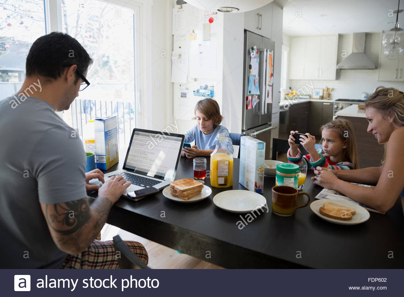 Mid Adult Man Using Mobile Phone Kitchen High Resolution Stock Photography and Images - Alamy