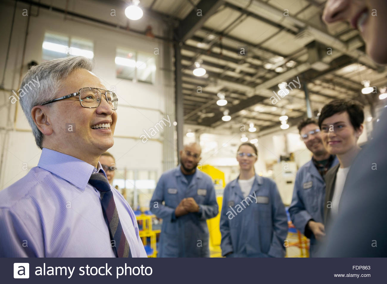 Smiling chinese workers hi-res stock photography and images - Alamy
