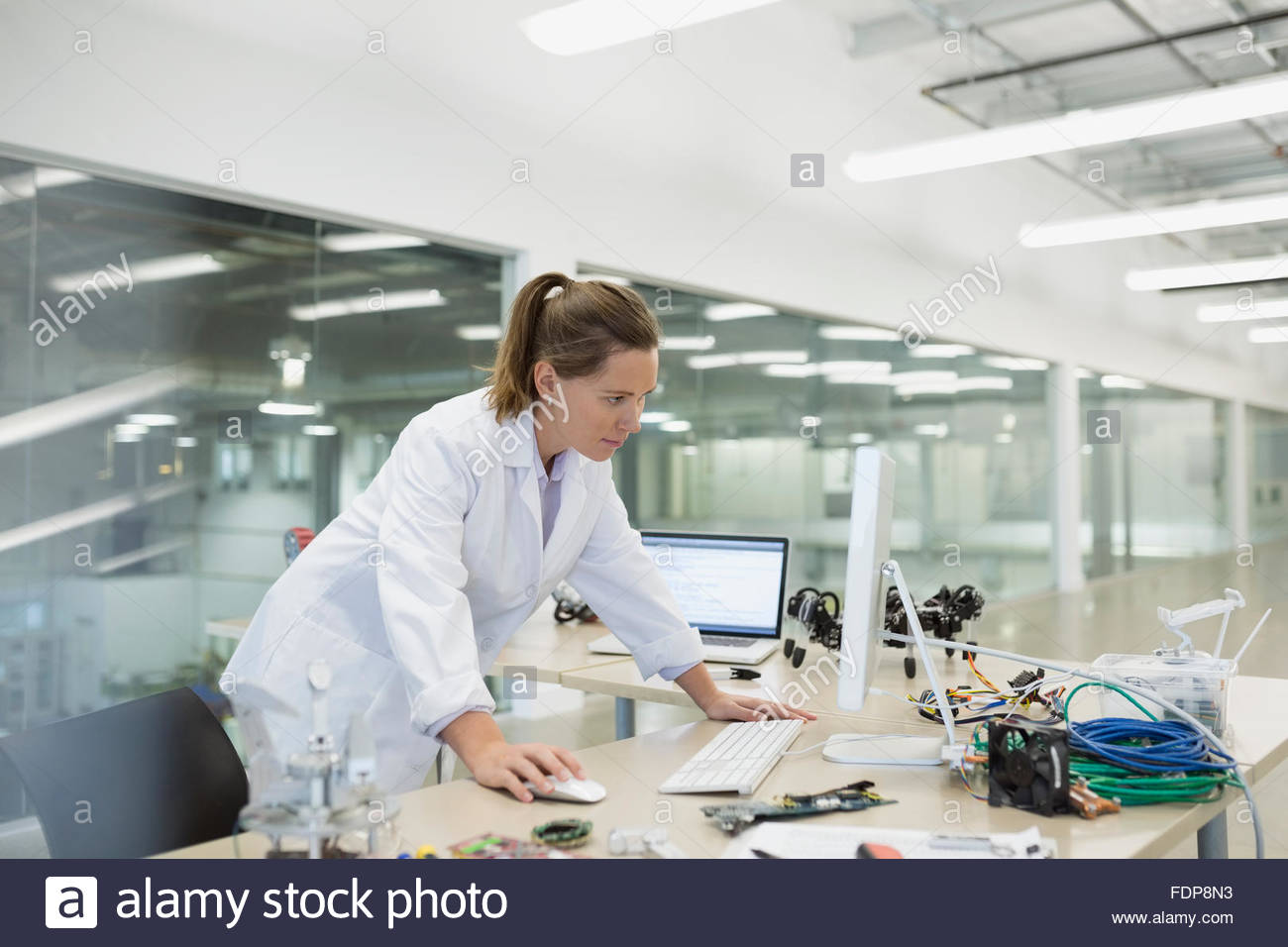 Computer factory assembly hi-res stock photography and images - Alamy