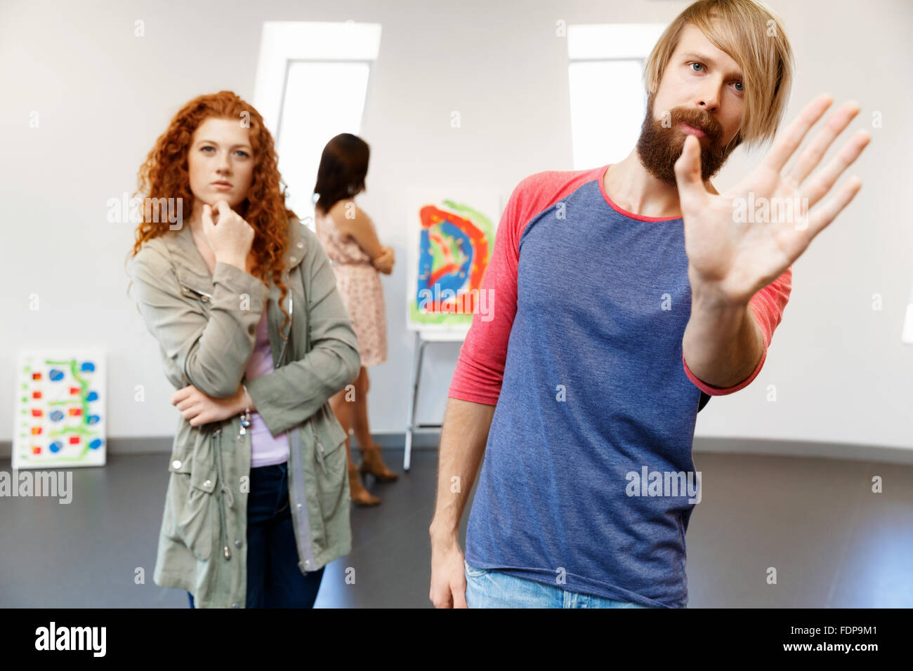 Couple artists talking painting hi-res stock photography and images - Alamy