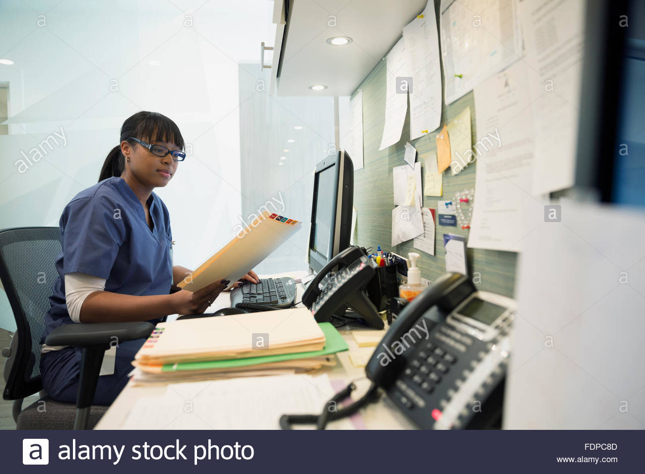 Nurse reviewing medical record at nurses station Stock Photo - Alamy Nurse reviewing medical record at nurses station Stock Photo - Alamy