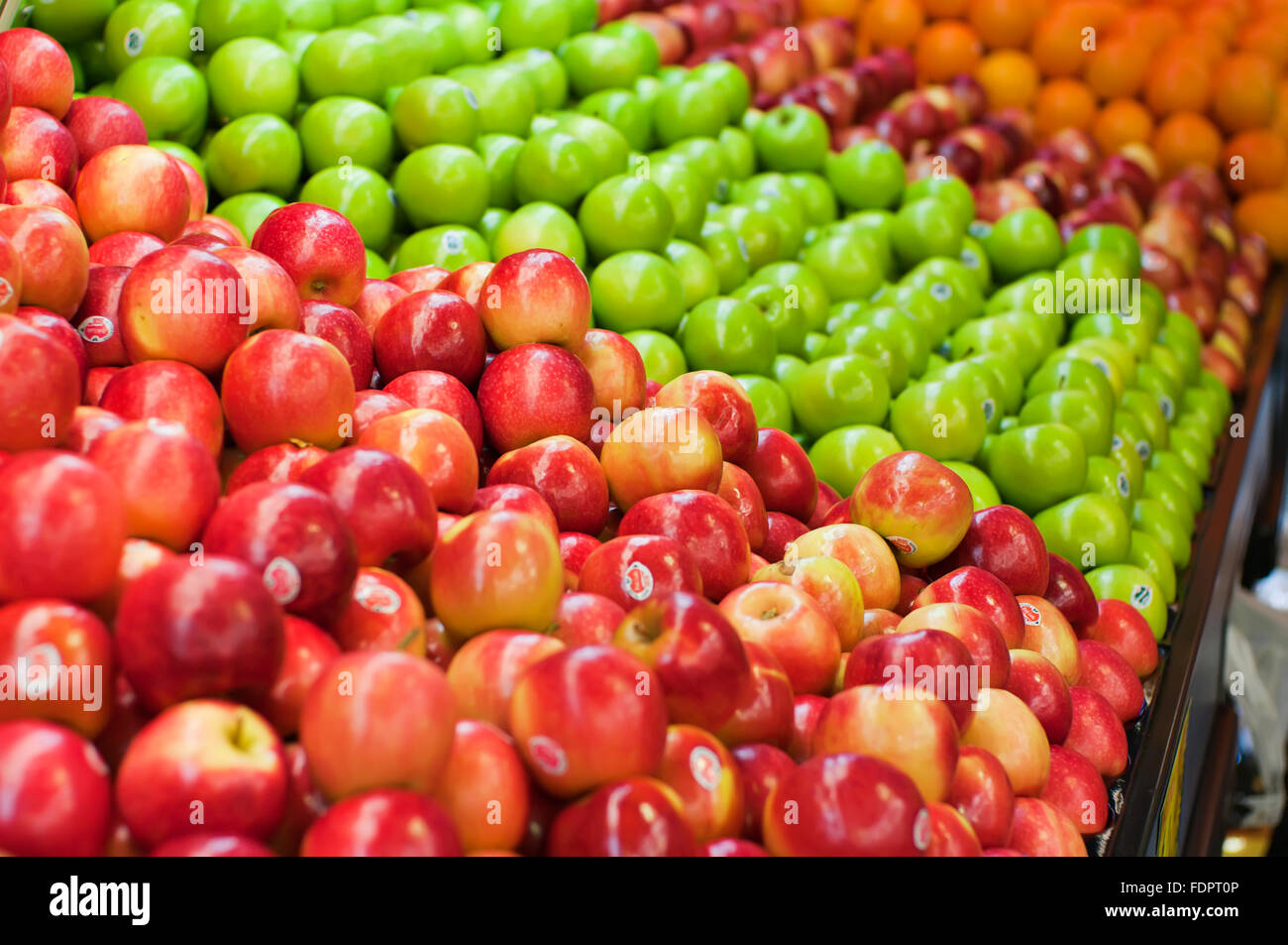 apple,market stall,fruit stand Stock Photo - Alamy