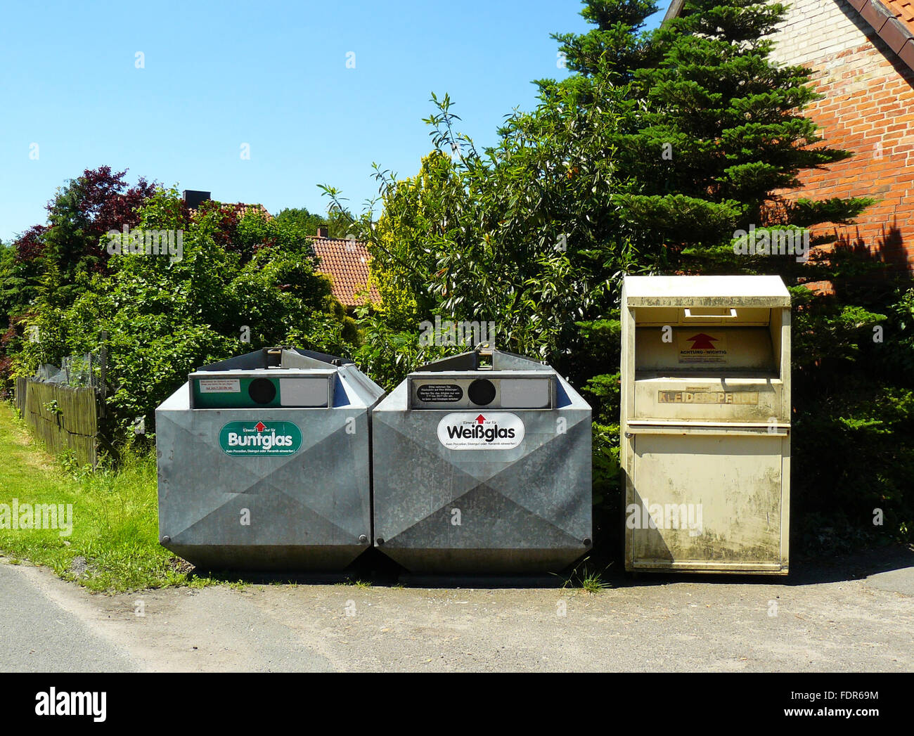 Clothing Donation Bin Stock Photos & Clothing Donation Bin Stock Images ...