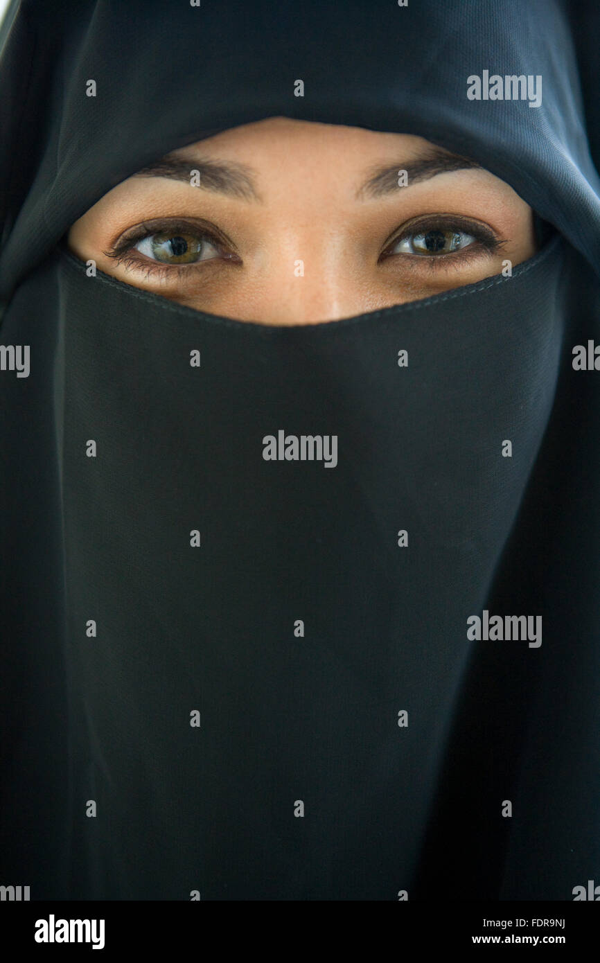 Arabic Woman 40 50 Years Old Stock Photos & Arabic Woman 40 50 Years ...