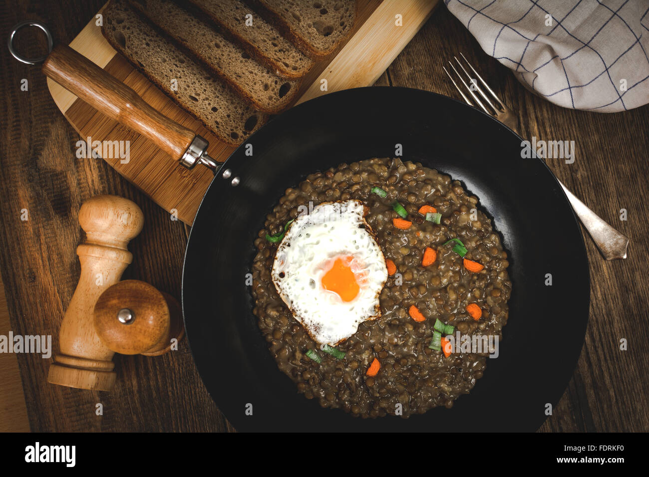 Traditional lens hi-res stock photography and images - Alamy