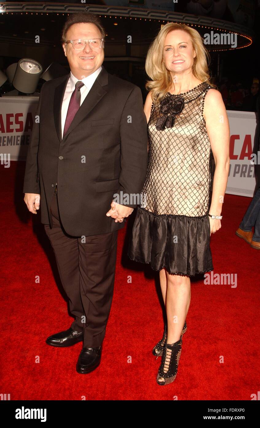 Hollywood, California, USA. 1st Feb, 2016. Wayne Knight & Date attend ...