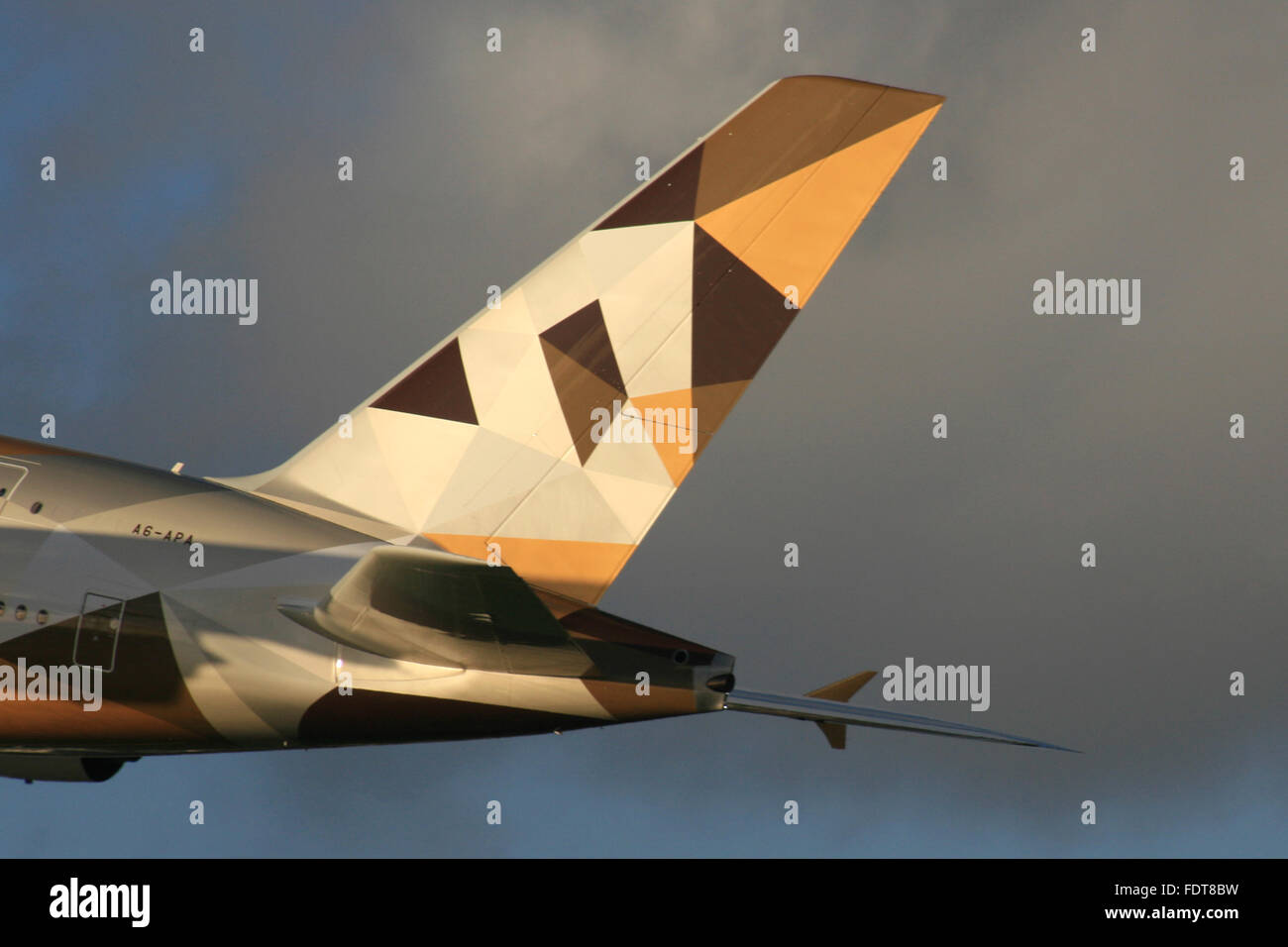 Fly etihad hi-res stock photography and images - Alamy