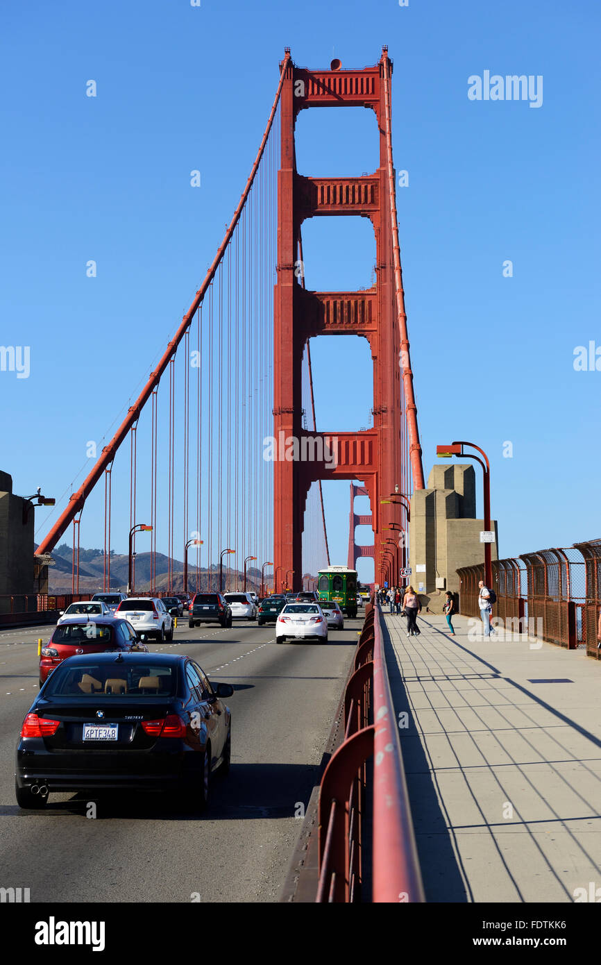 Road deck on Golden Gate Bridge, San Francisco, California, USA Stock ...