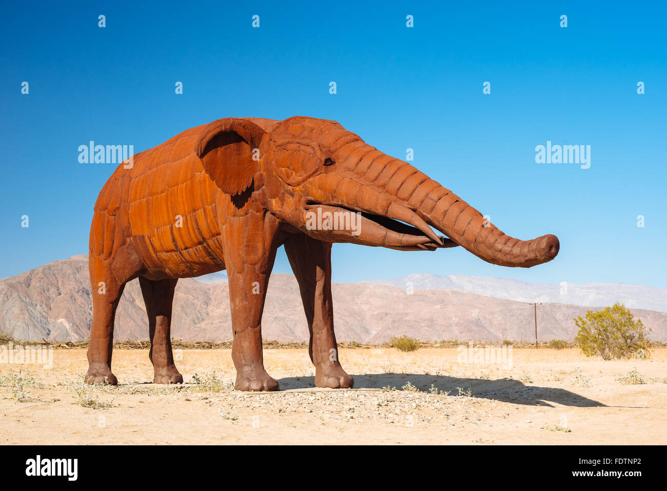 A metal sculpture by artist Ricardo Breceda in Borrego Springs ...