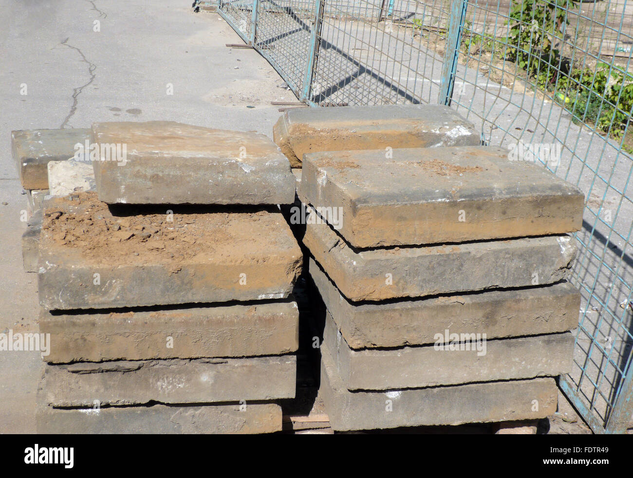 Kerb stone edge hi-res stock photography and images - Alamy